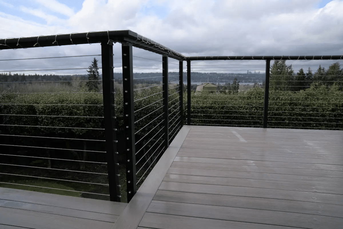 Easy Guide to Design & Building Horizontal Deck Railing Ideas ...